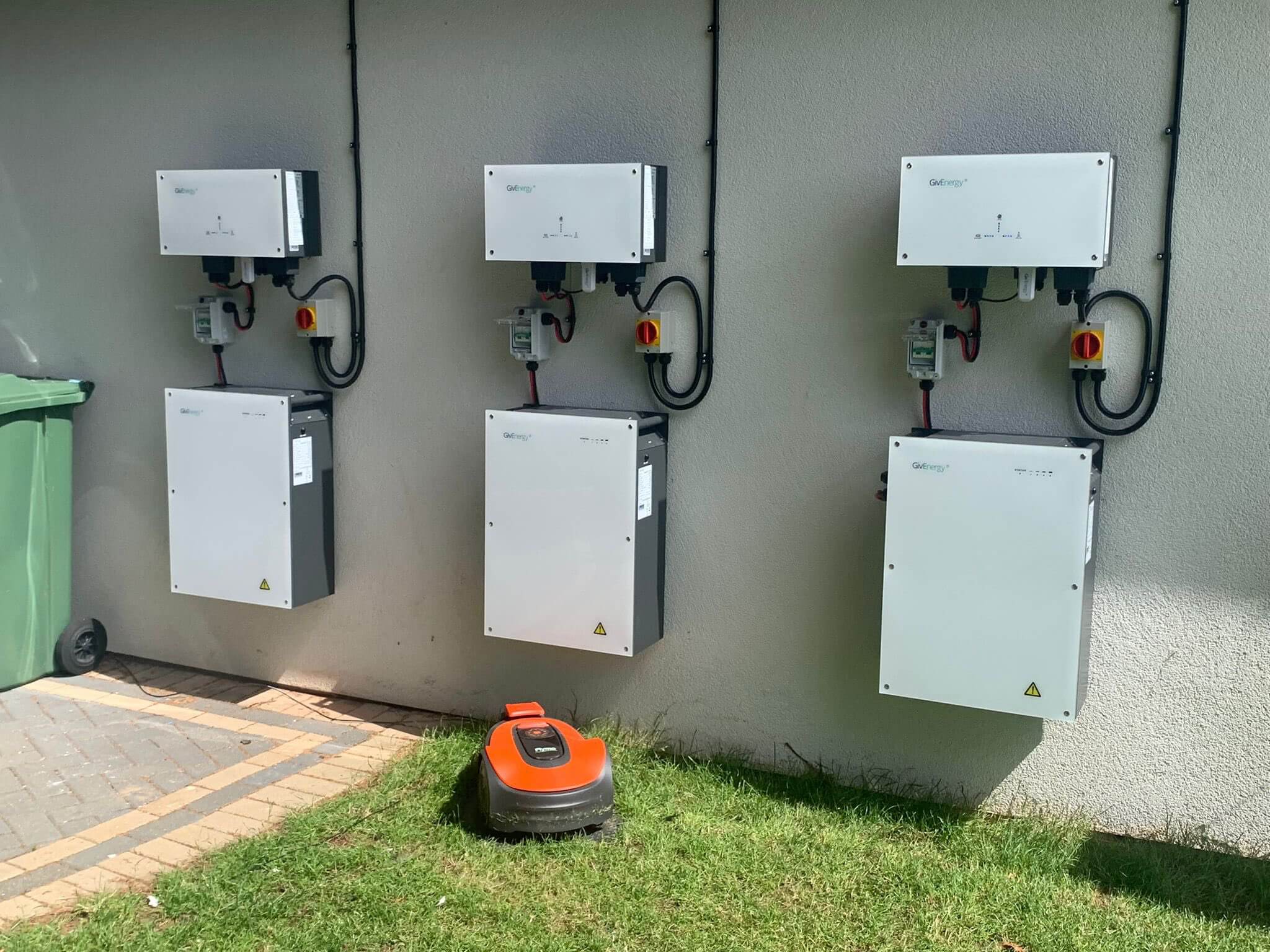 Giv-Gallery | Real installations of batteries & inverters in the wild ...