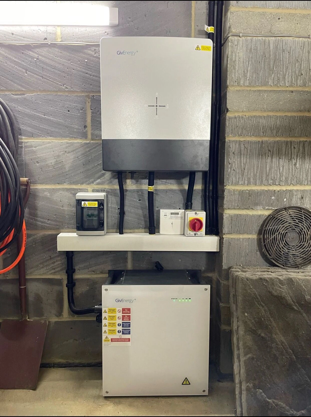 Giv-Gallery | Real installations of batteries & inverters in the wild ...