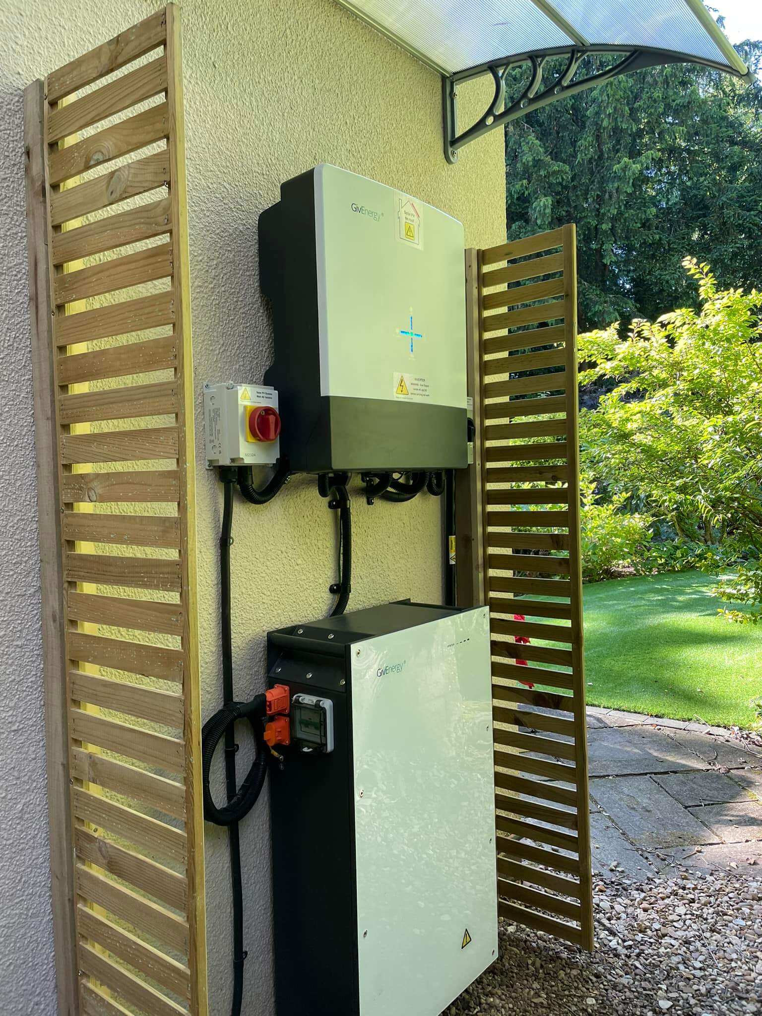 Giv-Gallery | Real installations of batteries & inverters in the wild ...