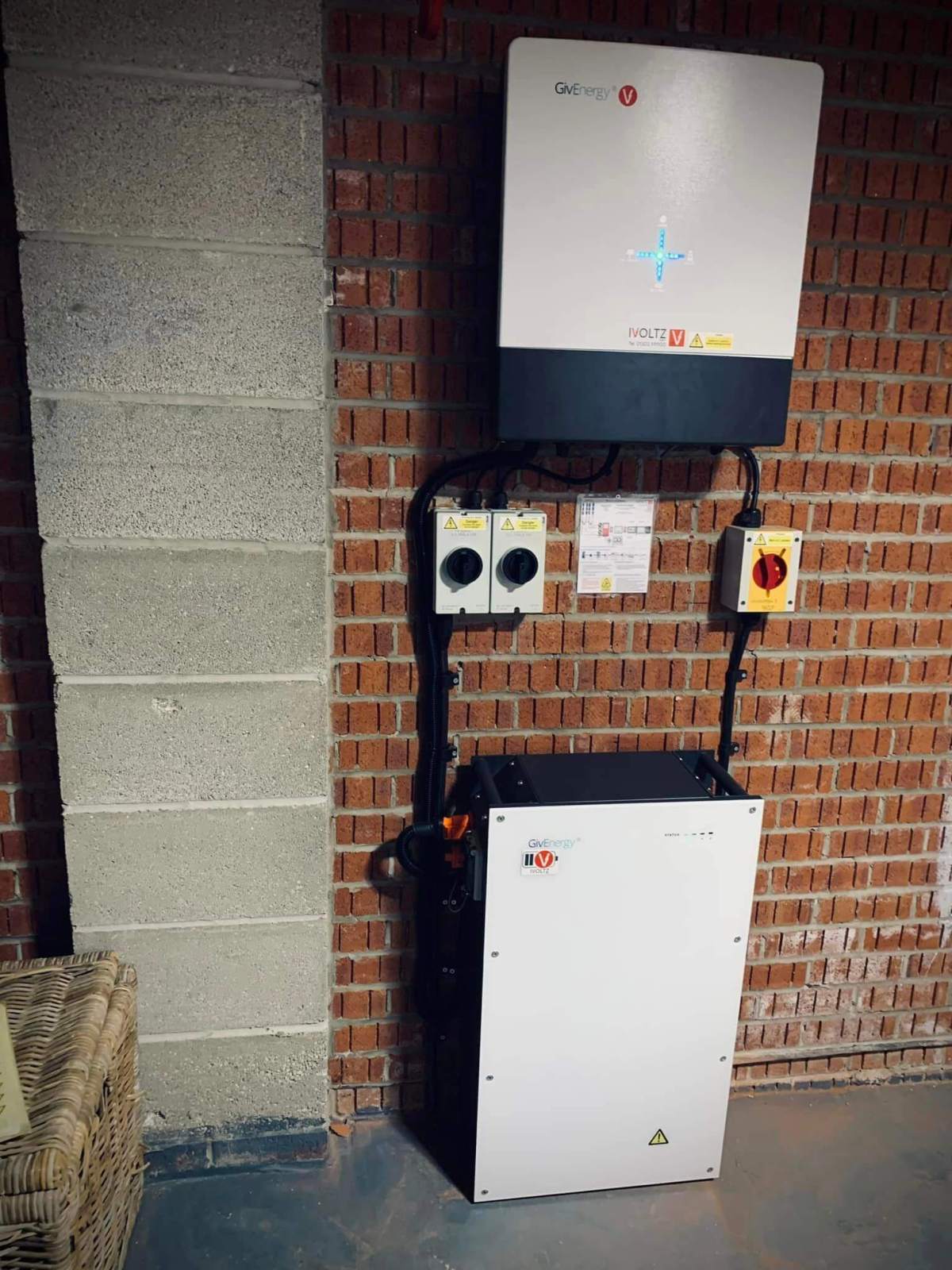 Giv-Gallery | Real installations of batteries & inverters in the wild ...